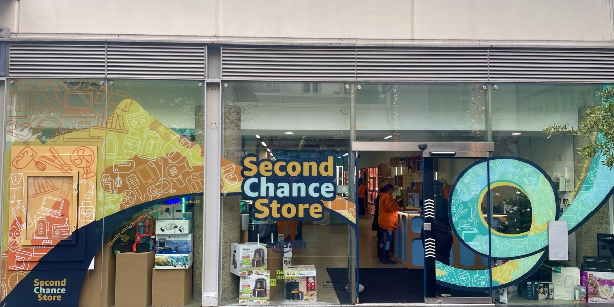 How Amazon’s second-hand shop in London works