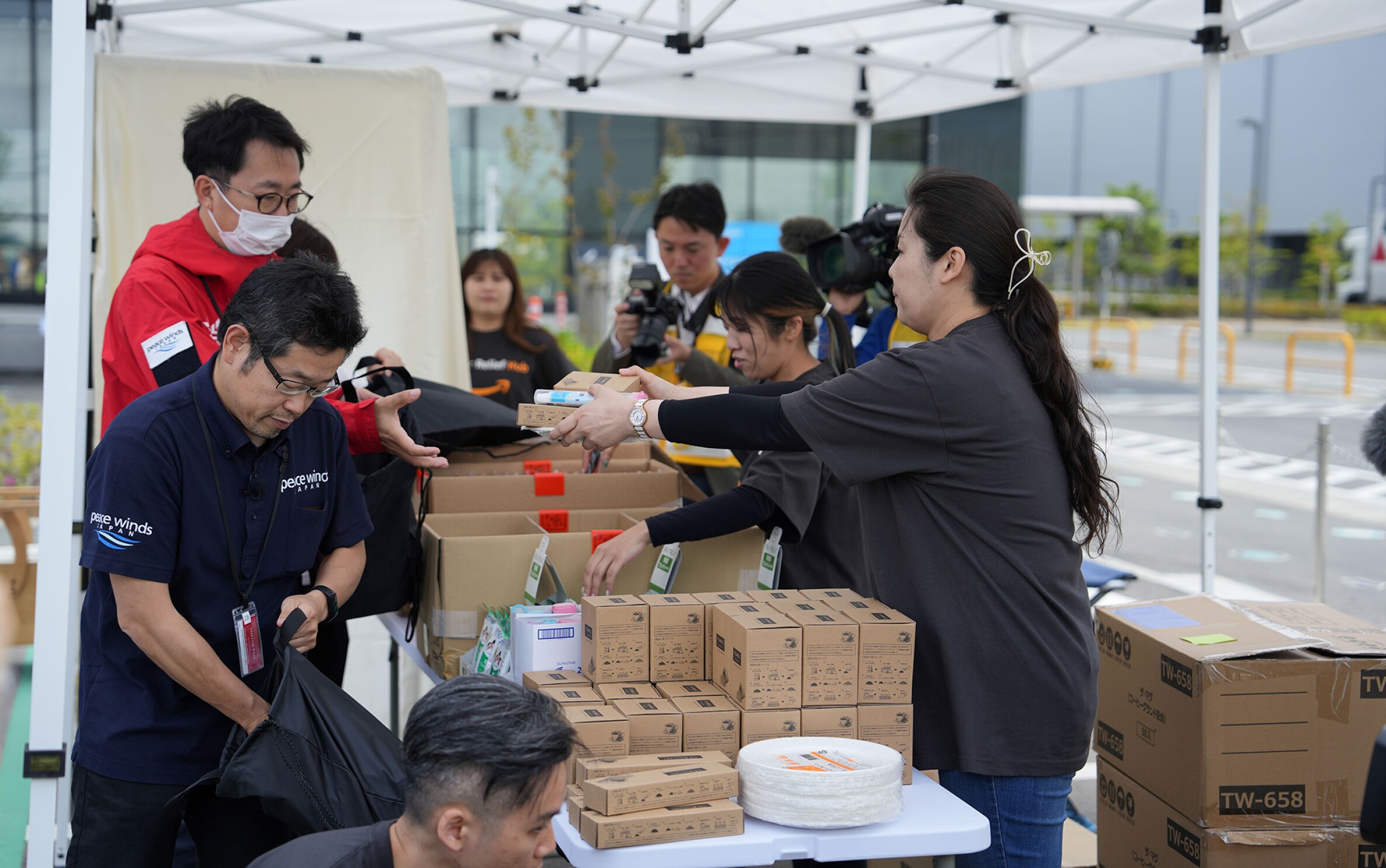 Amazonが 災害支援物資の保管拠点としてDisaster Relief Hubを尼崎フルフィルメントセンターに開設 - About ...