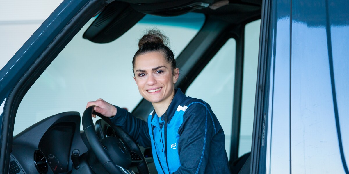 Katren Sweetat - About Amazon Deutschland ist der offizielle ...