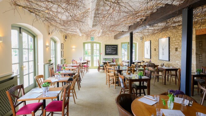 Inside Jeremy Clarkson’s pub ‘The Farmer’s Dog’ from ‘Clarkson’s Farm ...