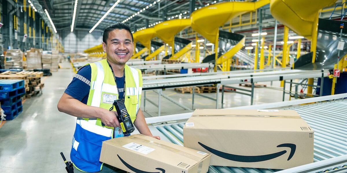 Workplace: Amazon UK Employees, Benefits & Training | About Amazon UK ...